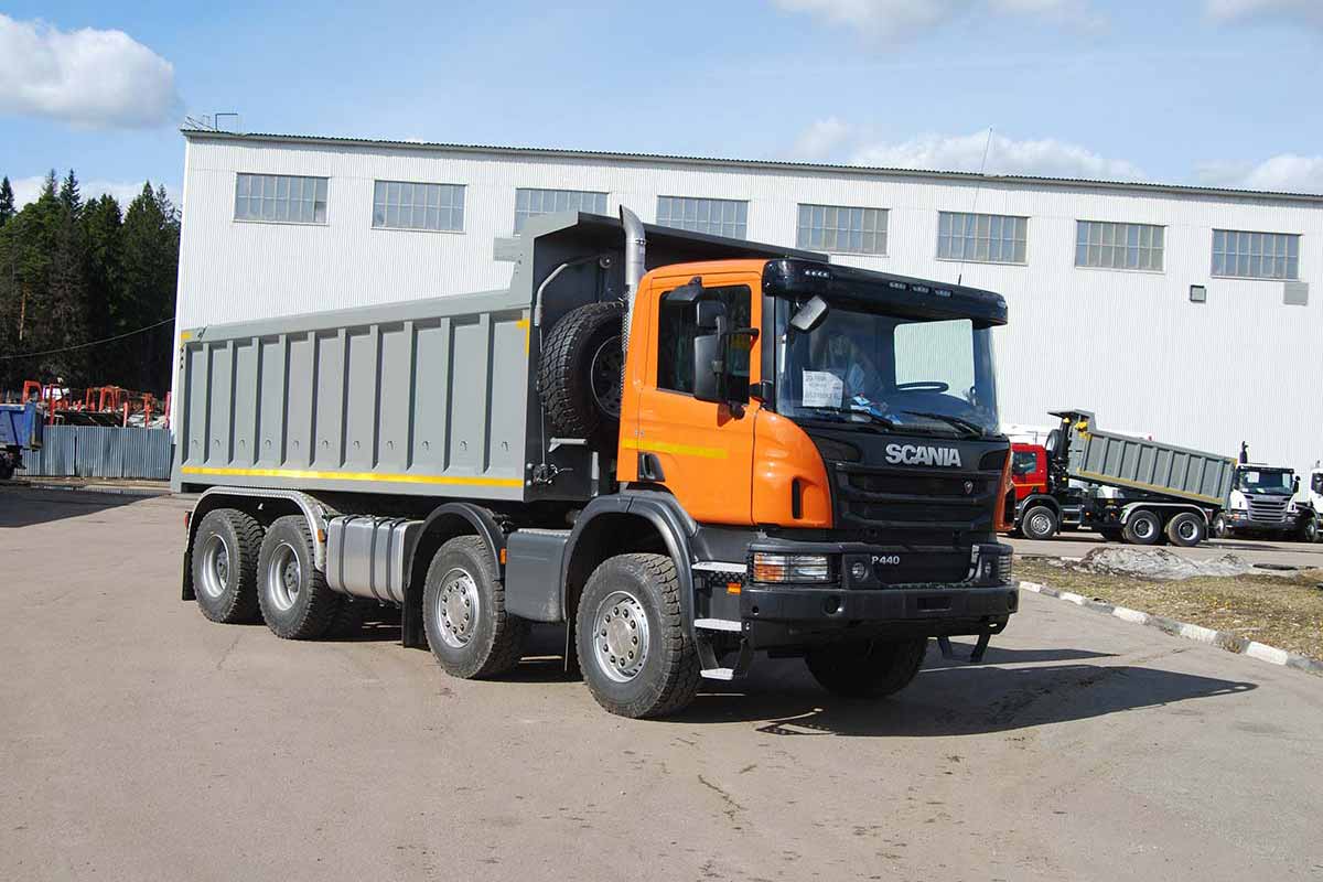 Обзор четырехосного самосвала Scania P440